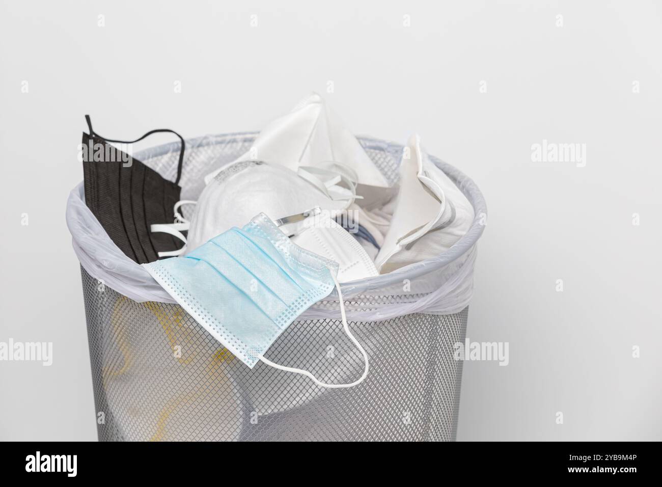 Medical waste disposal white bin hi-res stock photography and images ...
