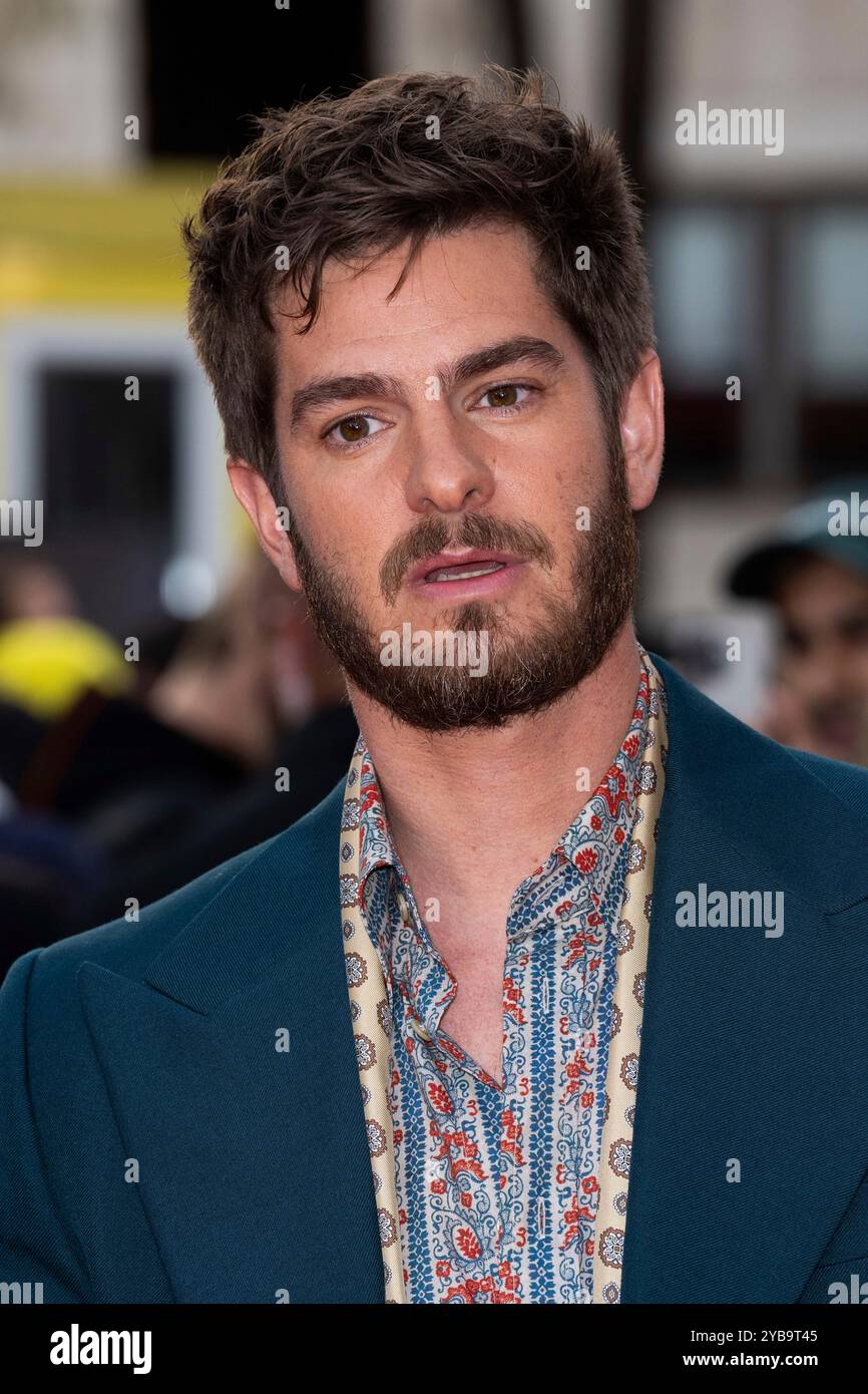 Andrew Garfield poses for photographers upon arrival at the premiere ...
