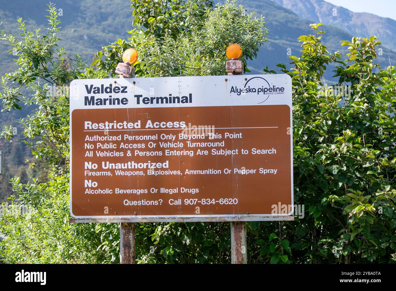 Alyeska pipeline marine terminal hi-res stock photography and images ...