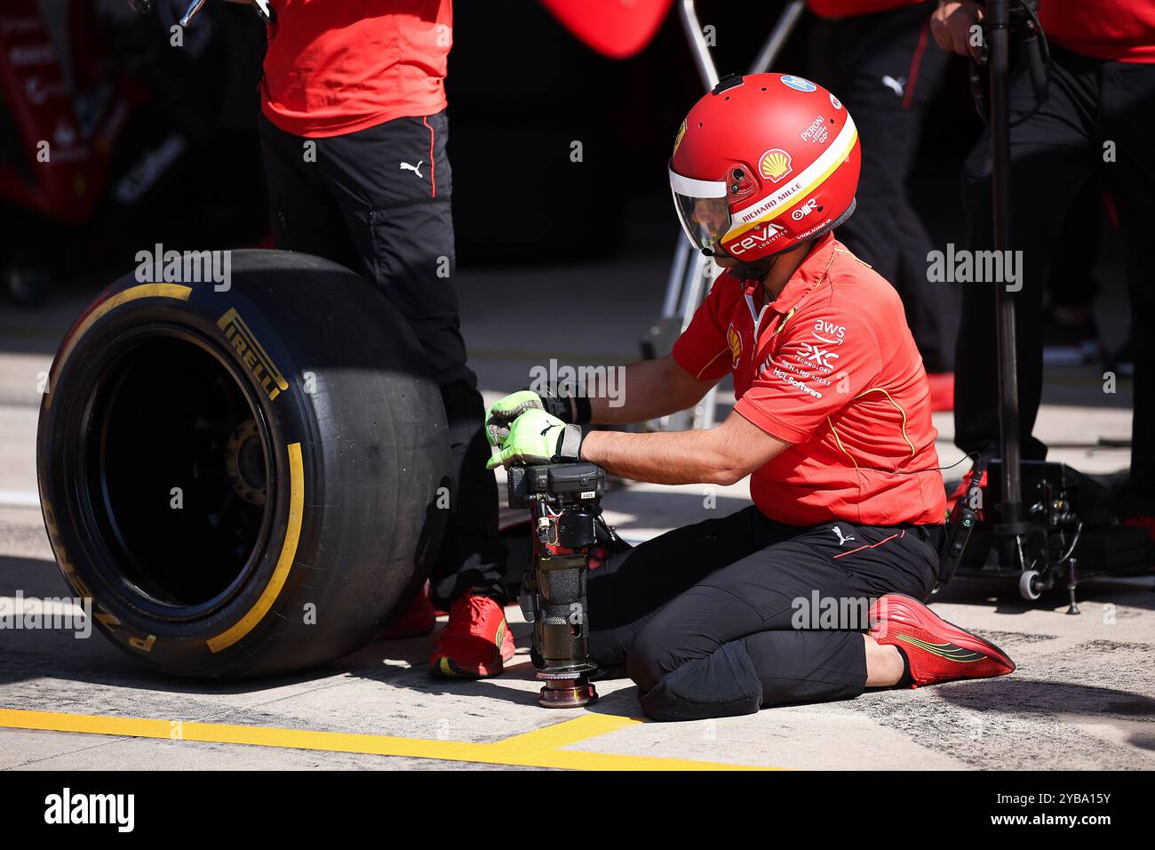 Scuderia Ferrari mechanic, mecanicien, mechanics during the Formula 1 ...