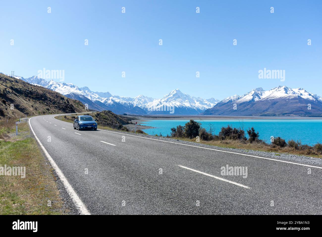 View of Lake Pukaki (Pūkaki) and Mount Cook (Aoraki) from State Highway 80, Mount Cook ...