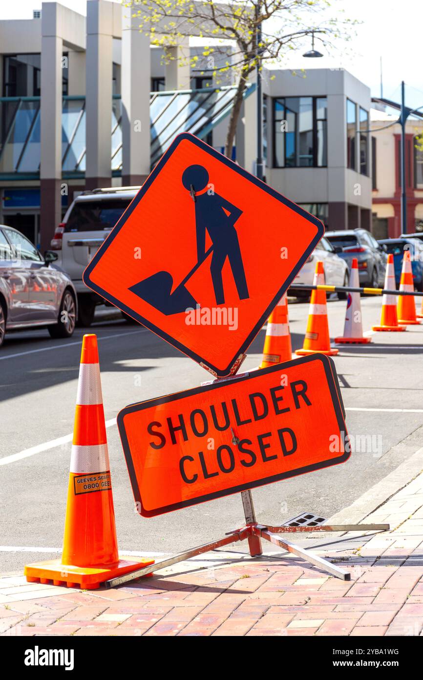 Shoulder closed sign on Beswick Street, Timaru (Te Tihi-o-Maru ...