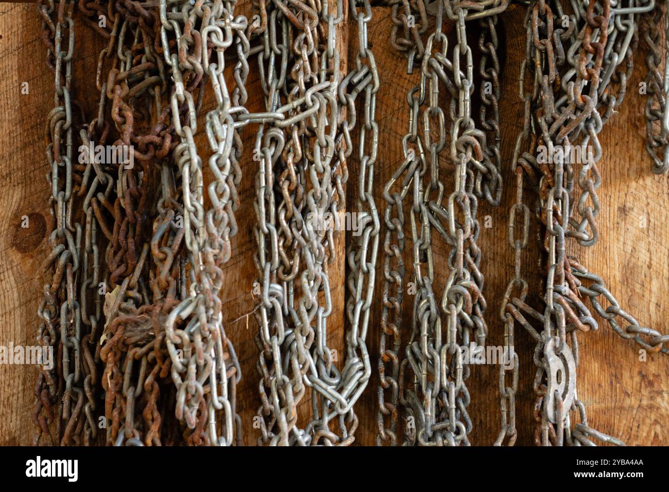 Hanging chains hi-res stock photography and images - Alamy