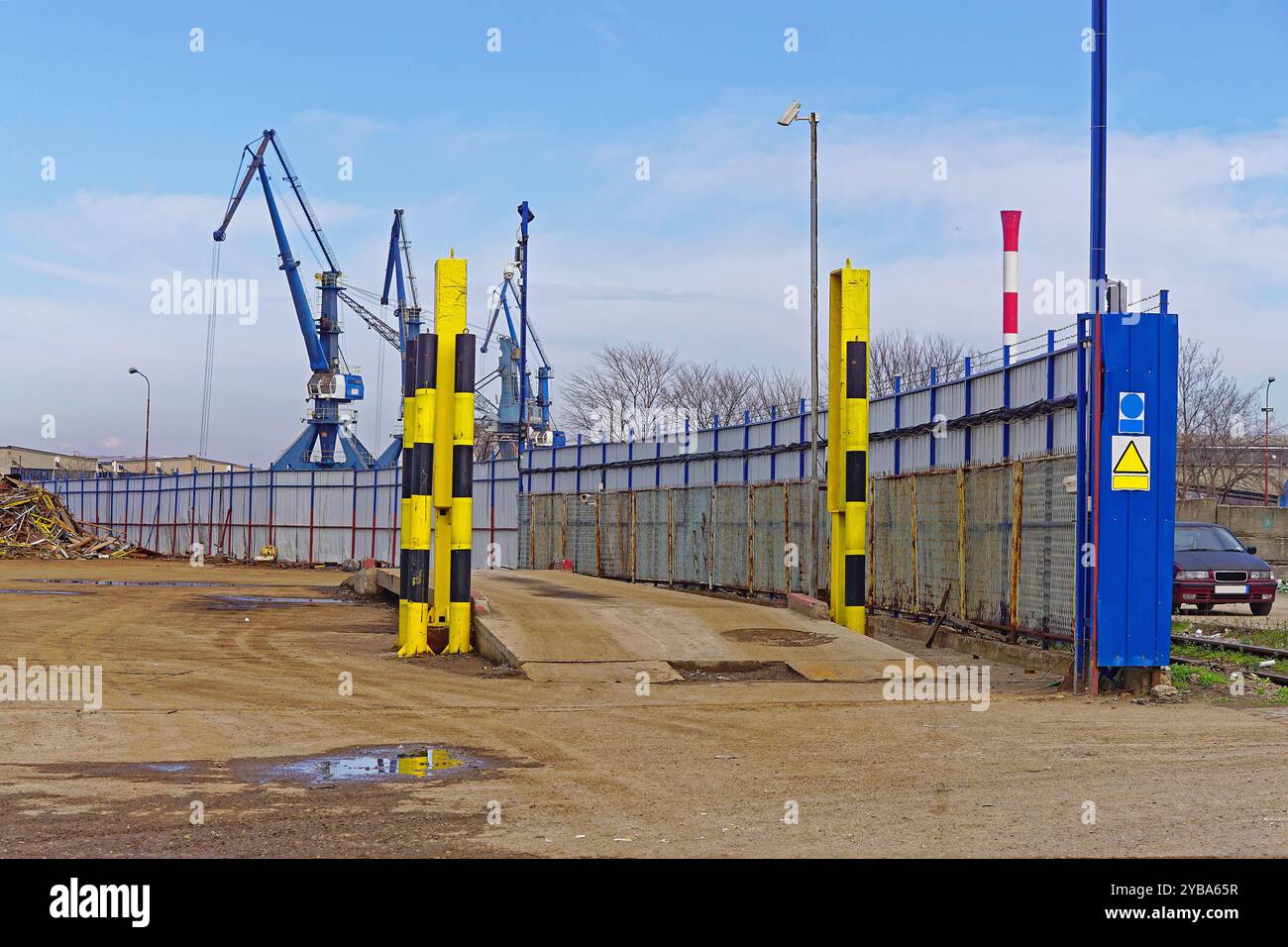 Waste radiation detector monitor and weight scale for trucks station ...