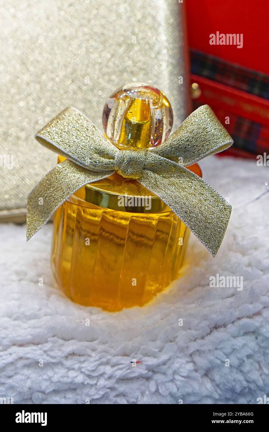 Luxury woman perfume bottle with gold bow gift Stock Photo - Alamy