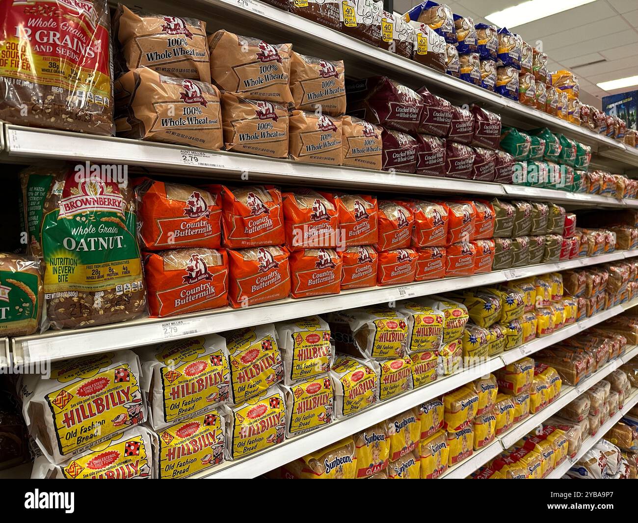 Target grocery store shelf with various brands of bread Stock Photo - Alamy