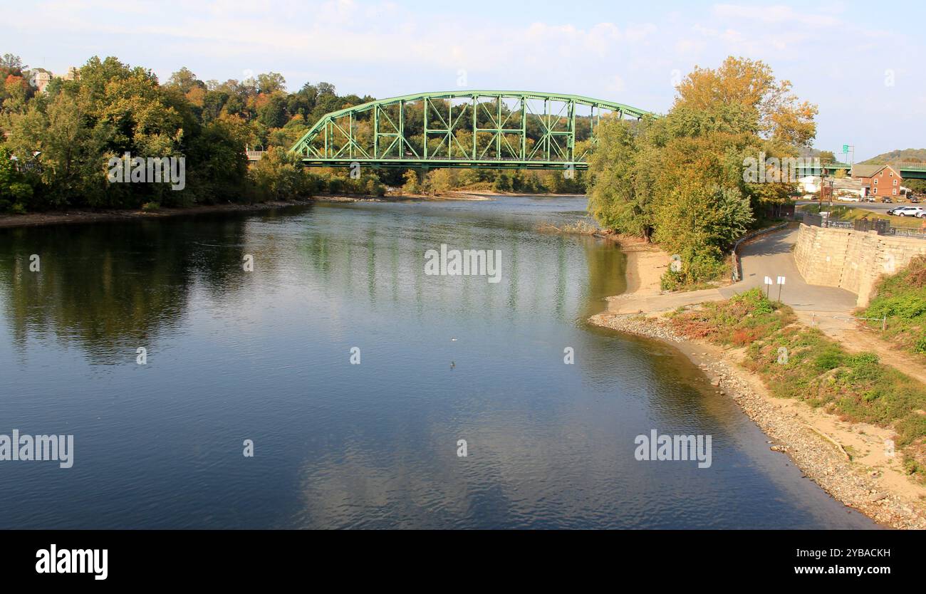 Easton–Phillipsburg Toll Bridge, spanning Delaware river, connecting ...