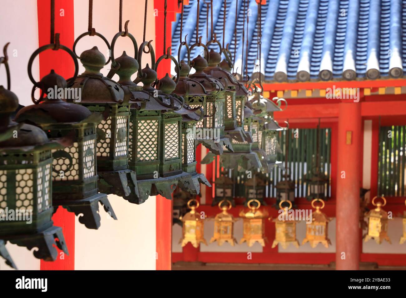 Traditional bronze lanterns decorating the Kasuga-taisha Shrine.Nara ...