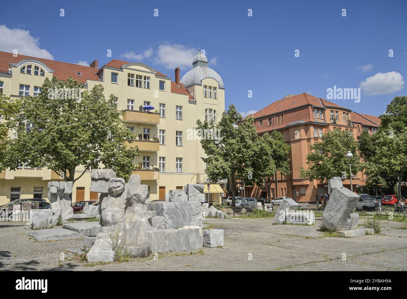 Marble sculpture by Gerson Fehrenbach, Kranoldplatz, Neukoelln, Berlin ...