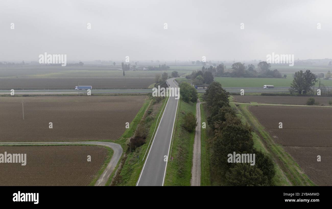 Fields on either side of an a road hi-res stock photography and images ...