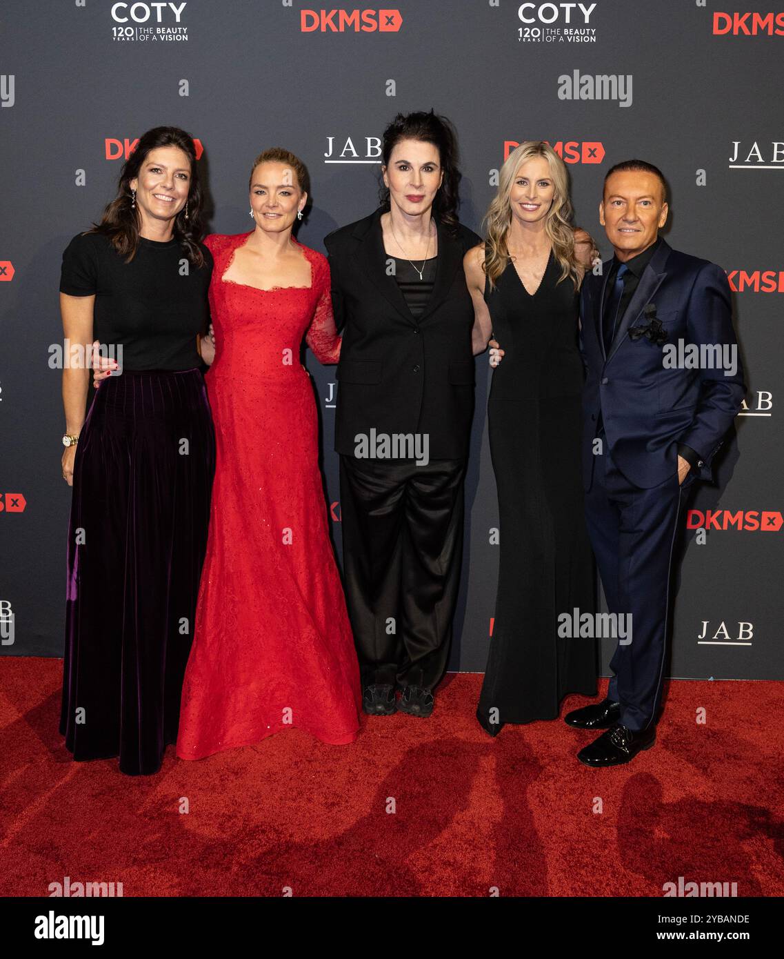 Viktoria von Wulffen, Katharina Harf, Sue Nabi, Niki Taylor wearing ...