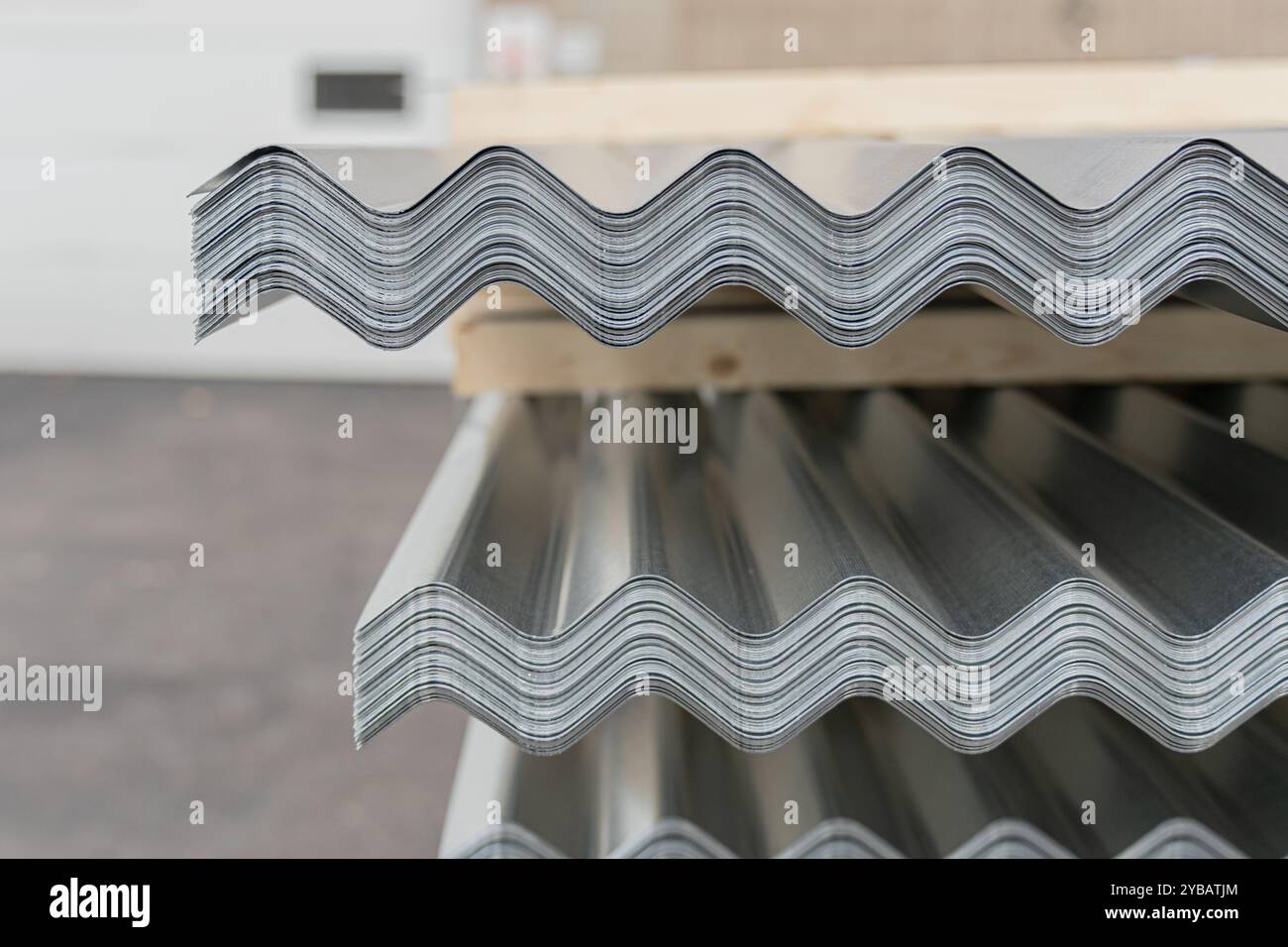 Stack of corrugated roofing sheet for delivery Stock Photo - Alamy
