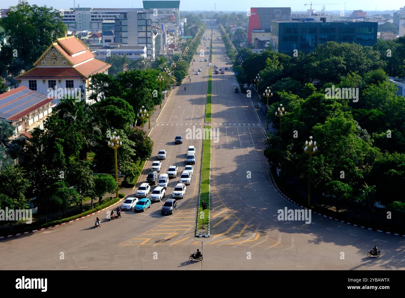 The view of Avenue Lang Xang aka the Avenue des Champs-Élysées of Laos ...