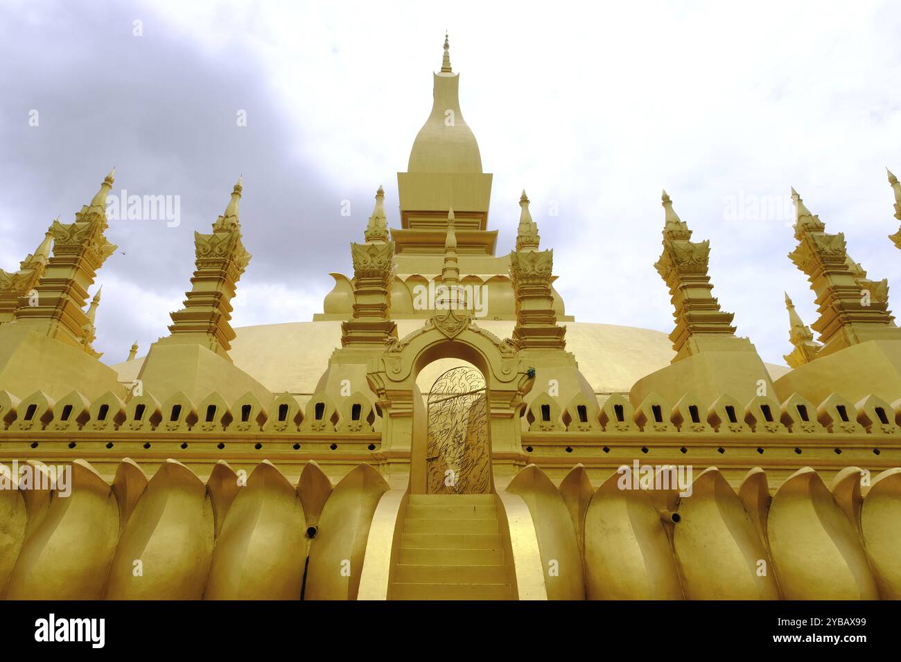 Pha That Luang, 'Great Stupa' is a gold-covered large Buddhist stupa in ...