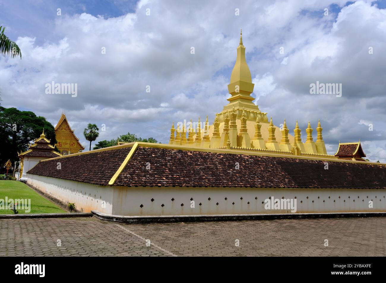 Pha That Luang, 'Great Stupa' is a gold-covered large Buddhist stupa in ...