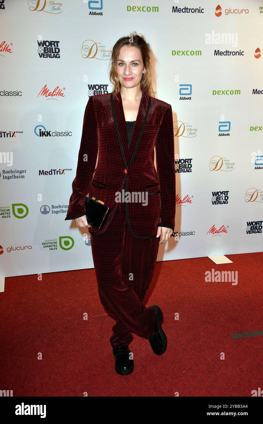 Karoline Teska bei der 13. Diabetes-Charity-Gala 2024 im Tipi am ...