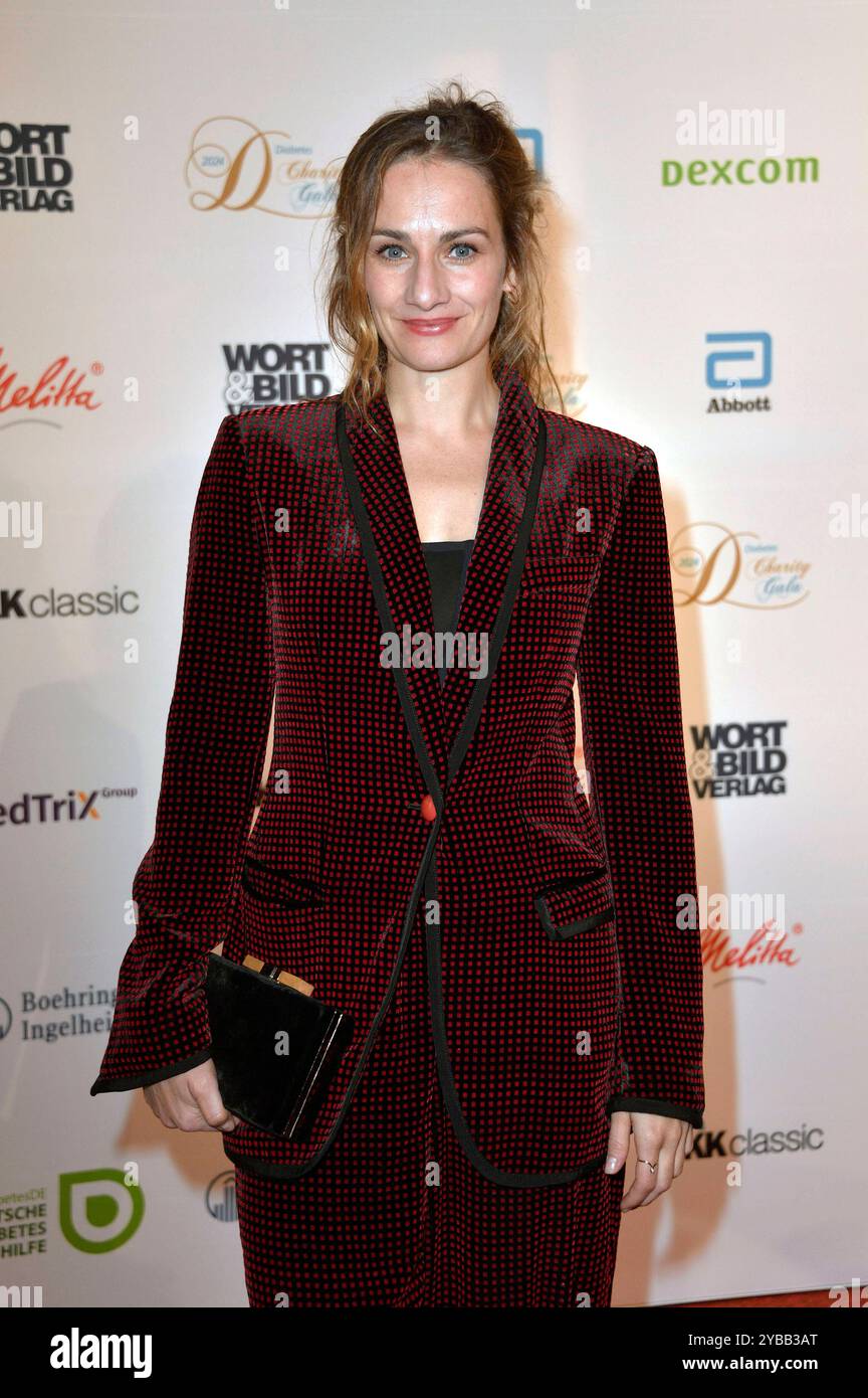 Karoline Teska bei der 13. Diabetes-Charity-Gala 2024 im Tipi am ...