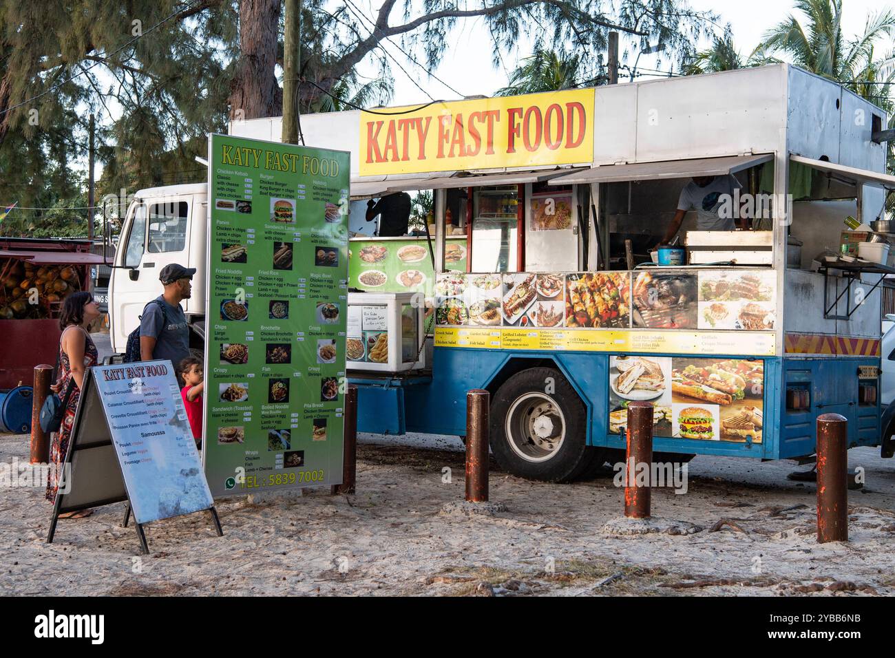 Typische Foodtrucks, Essen auf Rädern, Flic en Flac, Beach, Strand ...