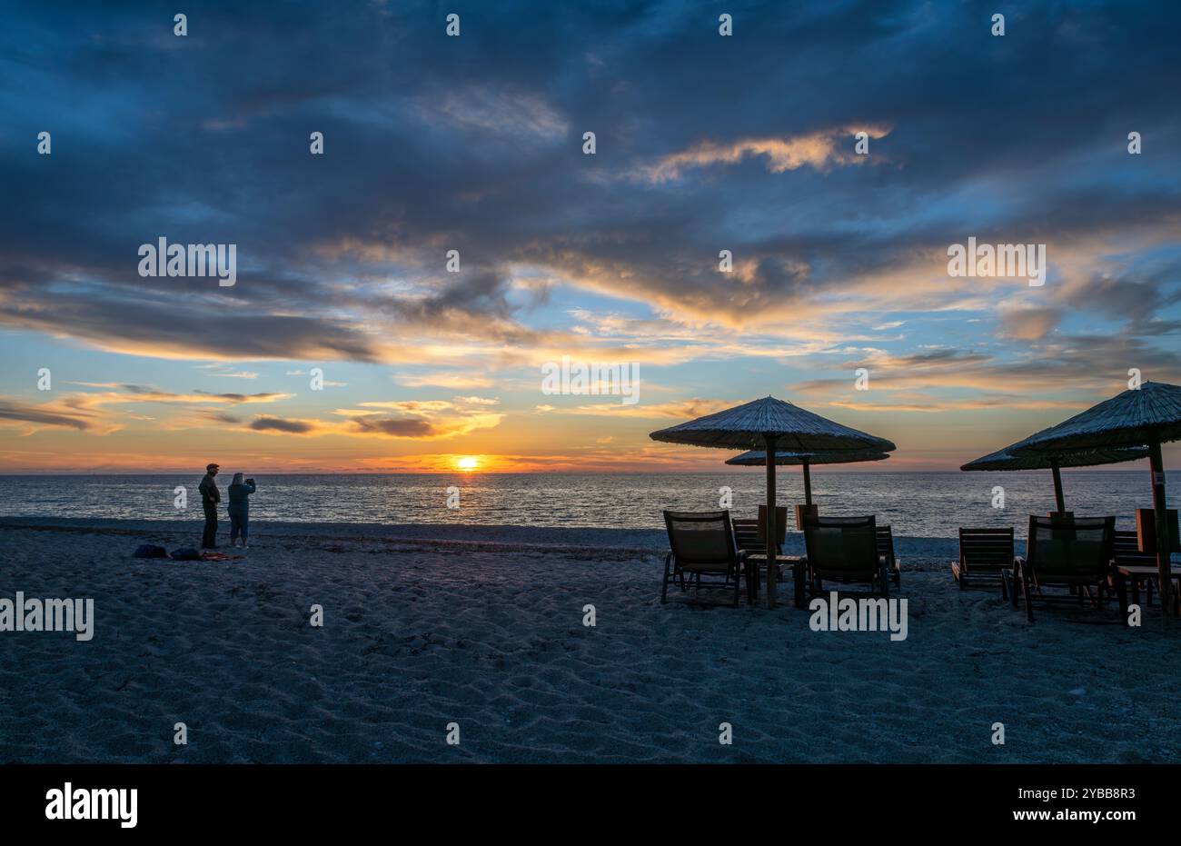 Colorful cloudy sunset beach hi-res stock photography and images - Alamy