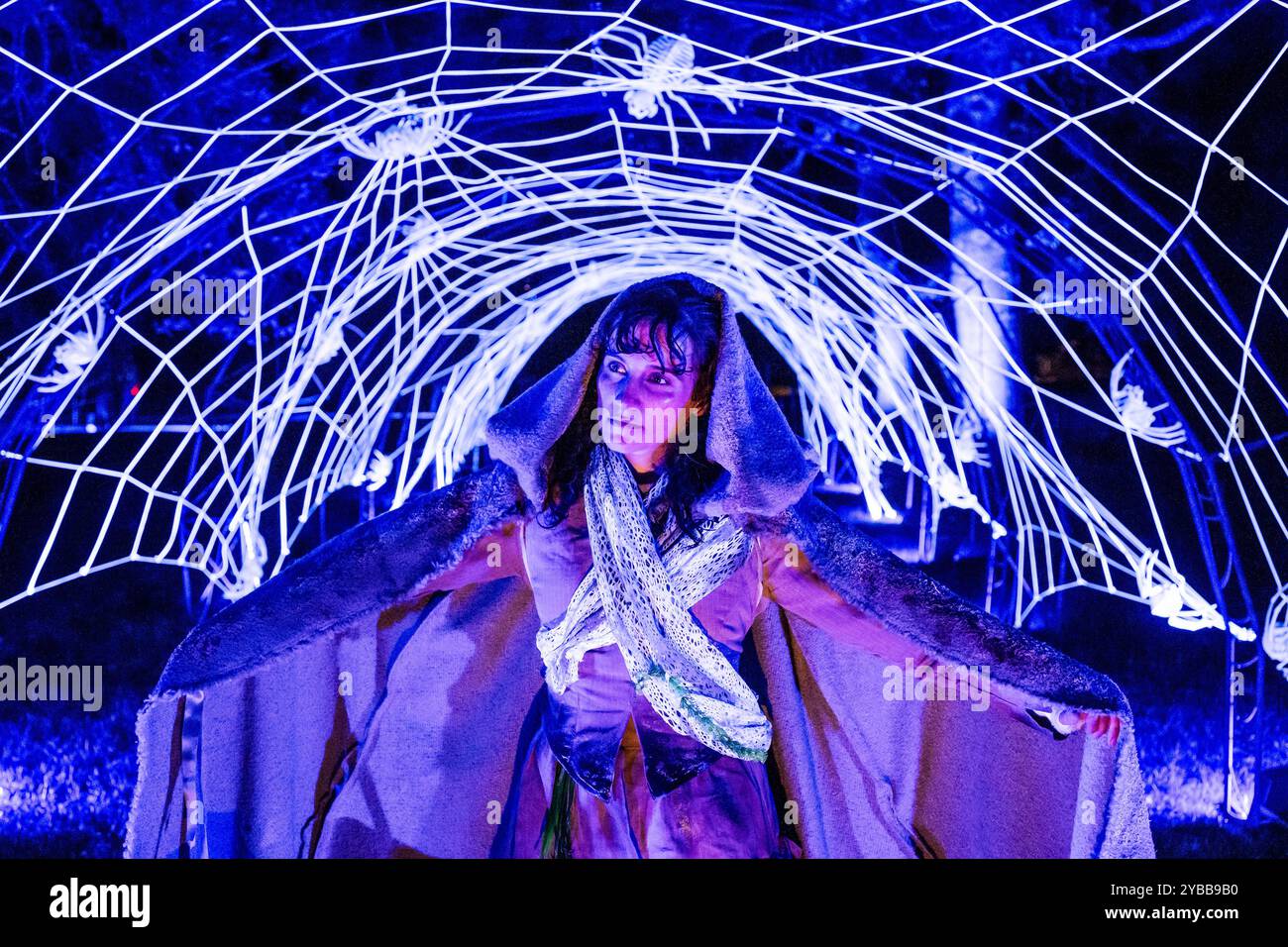 London, UK. 17th Oct, 2024. Young visitors inspect a Neon spider weds ...