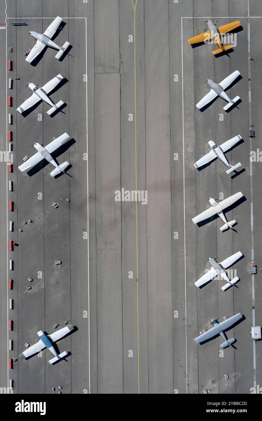 Airport airfield tarmac runway point of view hi-res stock photography ...