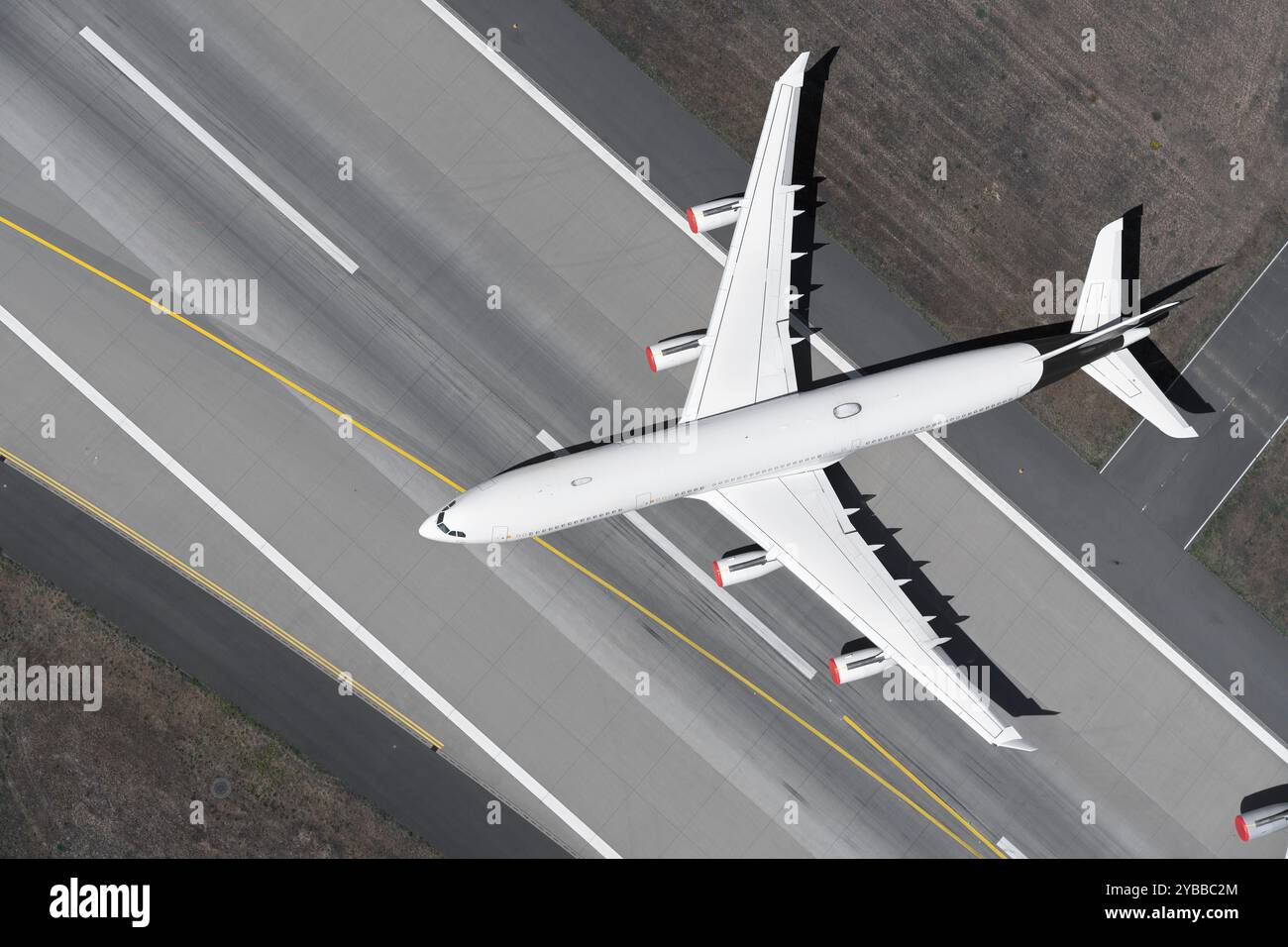 Airport runway road marking hi-res stock photography and images - Alamy