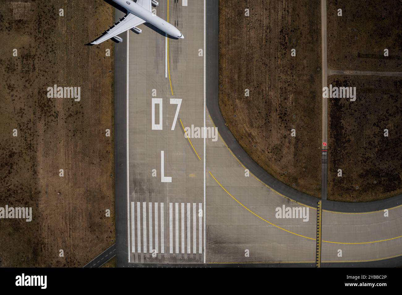 Airport runway road marking hi-res stock photography and images - Alamy