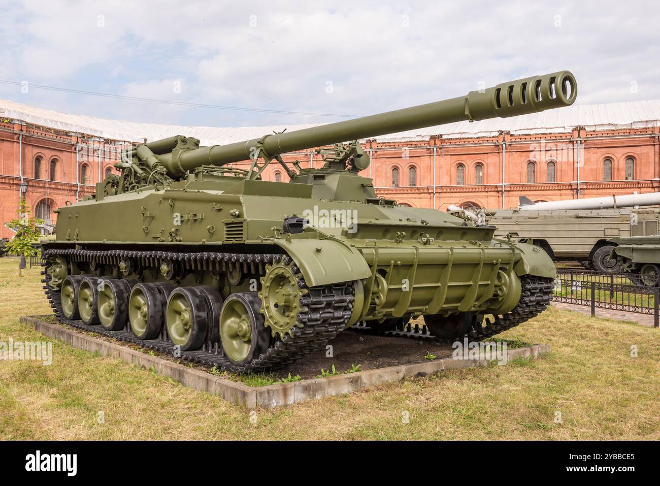 RUSSIA; SAINT-PETERSBURG - JULY 8 - 152-mm self-propelled gun 2S5 ...