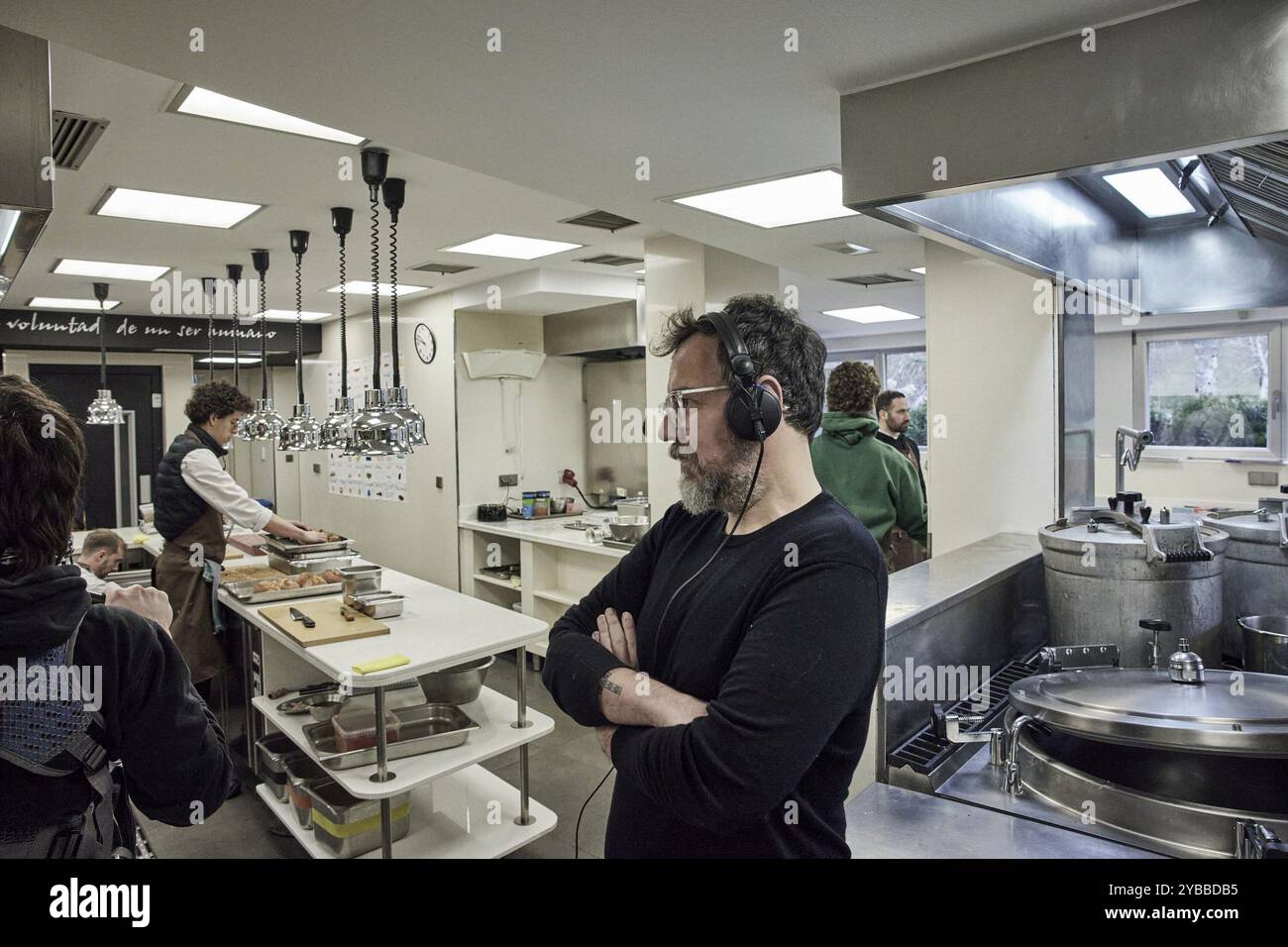 PACO PLAZA in MUGARITZ. SIN PAN NI POSTRE (2024), directed by PACO ...
