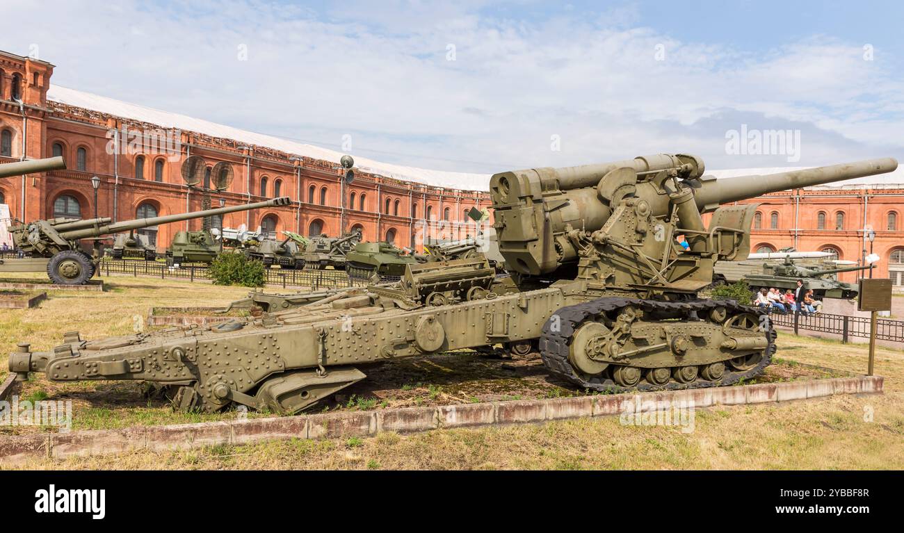 RUSSIA; SAINT-PETERSBURG - JULY 8 - 203- mm howitzer B-4, mod.1931 ...
