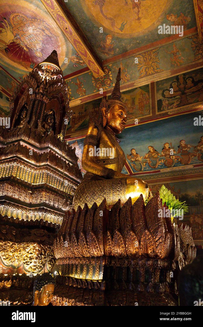 Buddha statue at Wat Phnom, Phnom Penh, Cambodia Stock Photo - Alamy