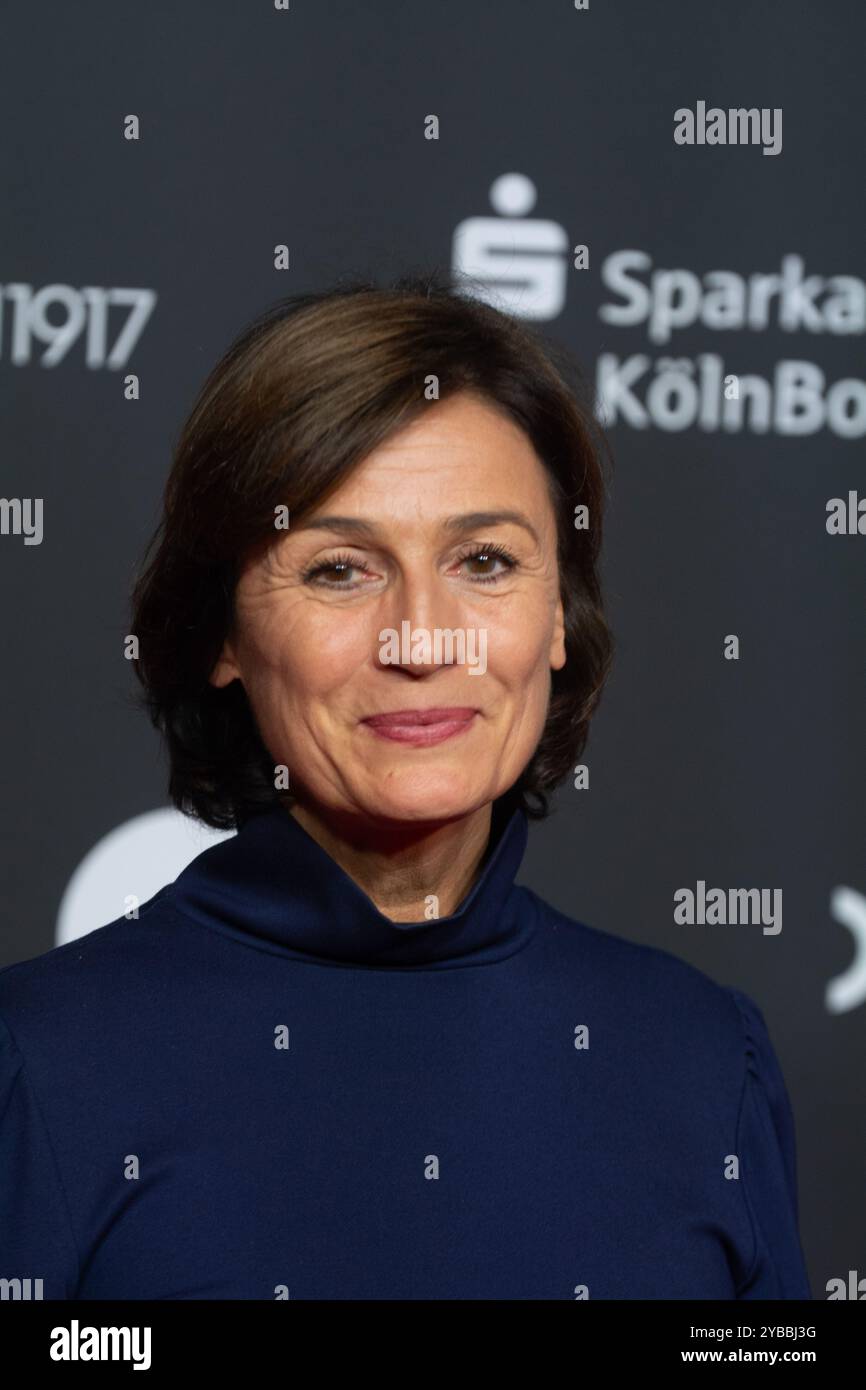 Sandra tang hi-res stock photography and images - Alamy