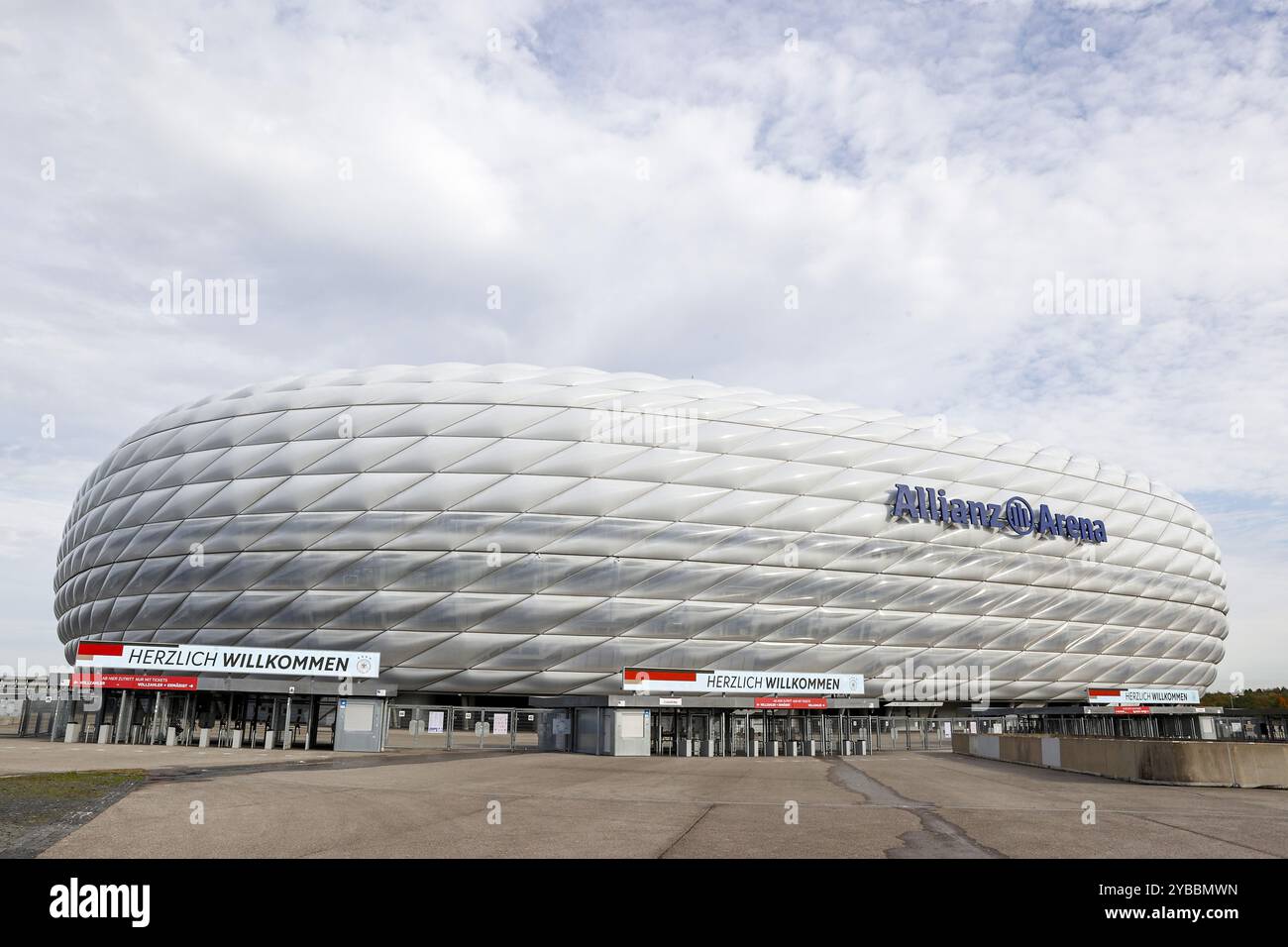 MUNCHEN - Exterior Allianz Arena prior to the UEFA Nations League match ...
