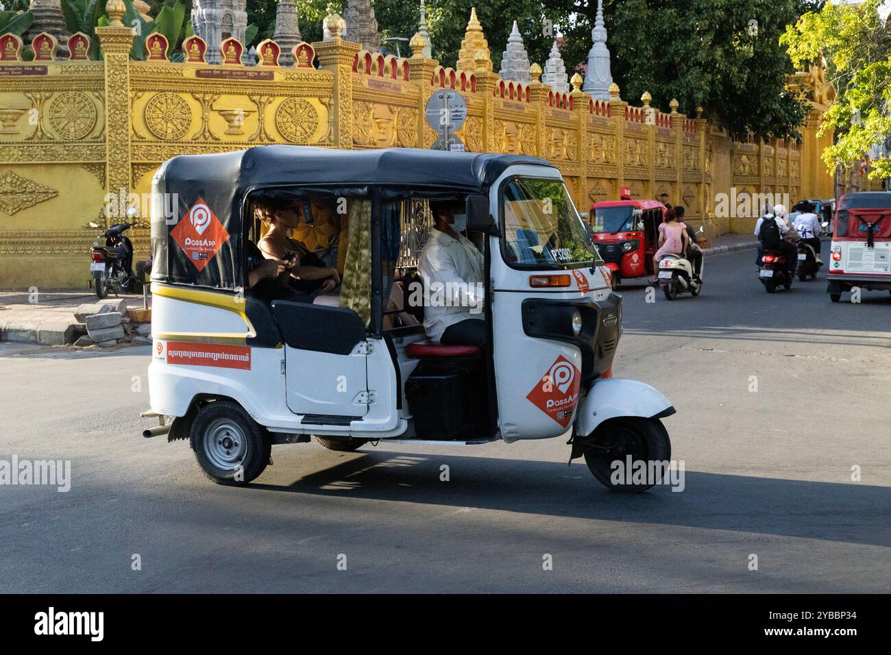 Auto rickshaw (tuk-tuk) in downtown Phnom Penh, Cambodia Stock Photo ...