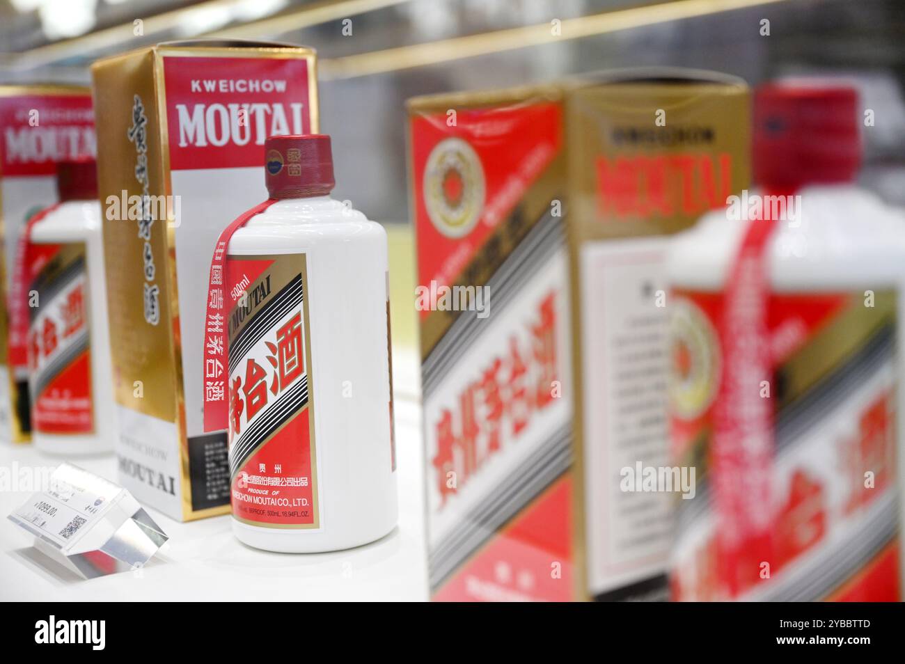 Peking, China. 29th Sep, 2024. Several bottles of the Chinese liquor ...