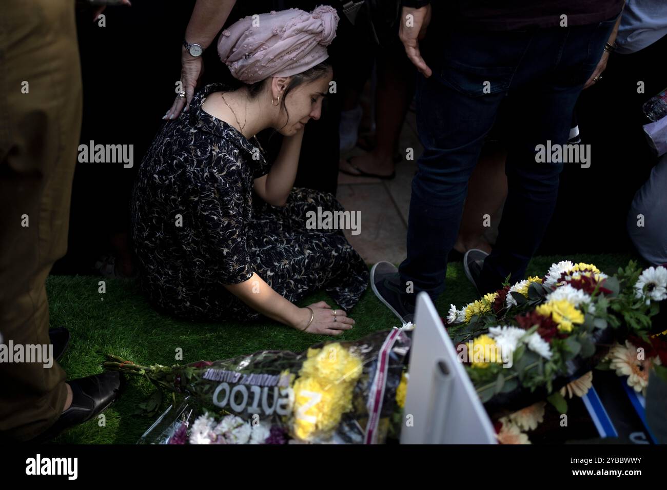 A relative weeps at the grave of Israel Defense Forces Captain Elad ...