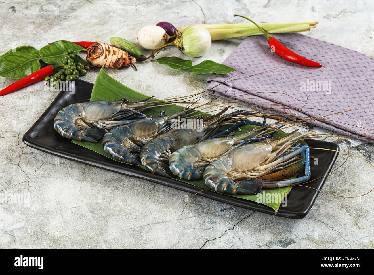 Raw blue river prawn in the plate for cooking Stock Photo - Alamy