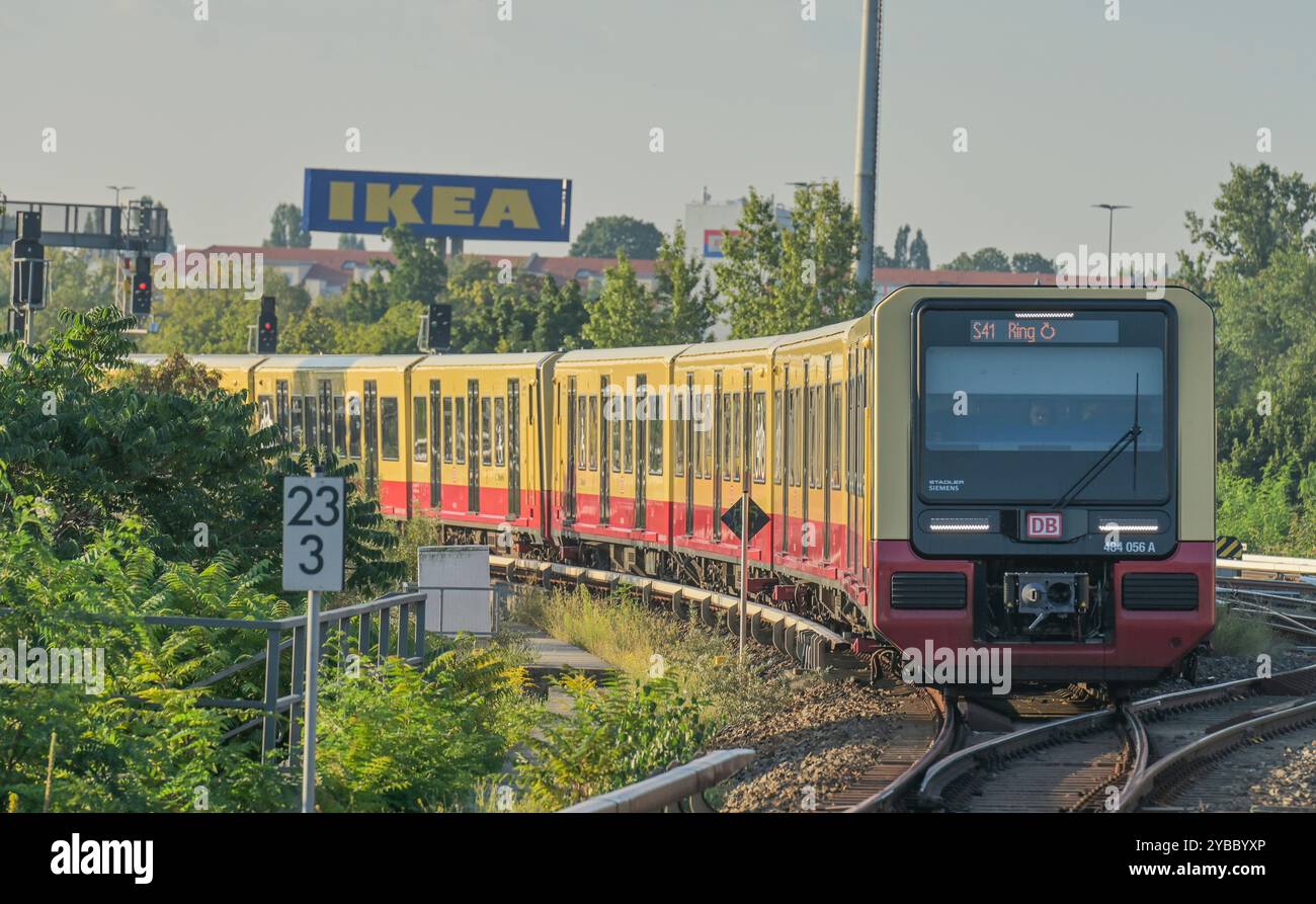 S41 Ringbahn am Bahnhof Südkreuz, Schöneberg, Tempelhof-Schöneberg ...