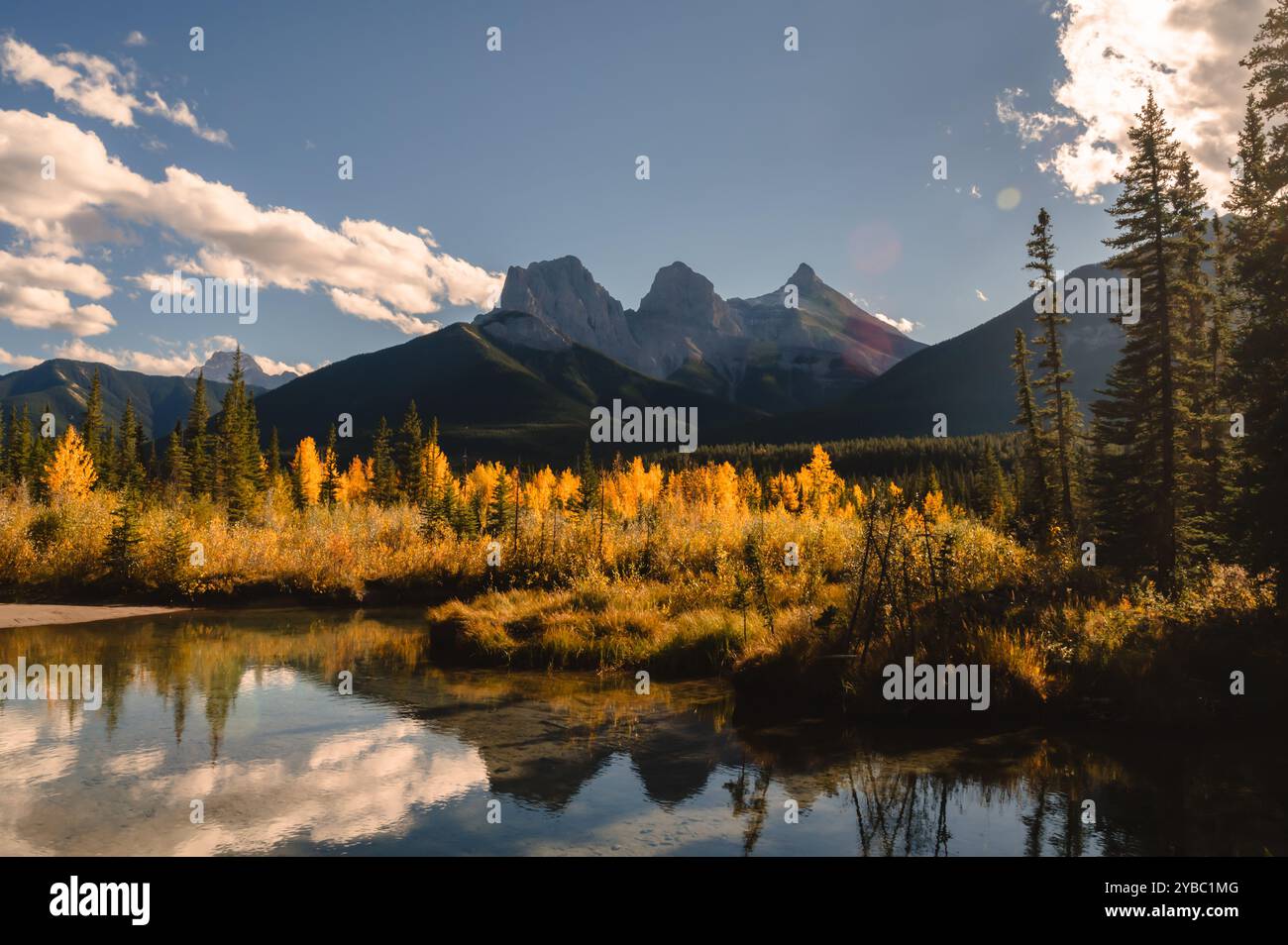 Three sisters mountains canmore hi-res stock photography and images - Alamy