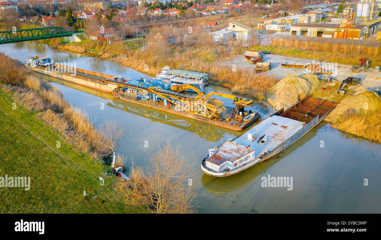 Top heavy vessel hi-res stock photography and images - Alamy