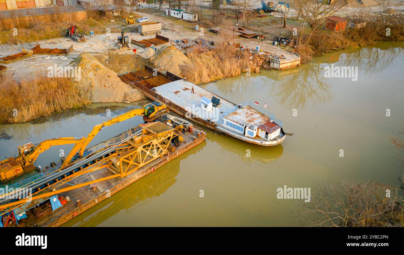 Top heavy vessel hi-res stock photography and images - Alamy