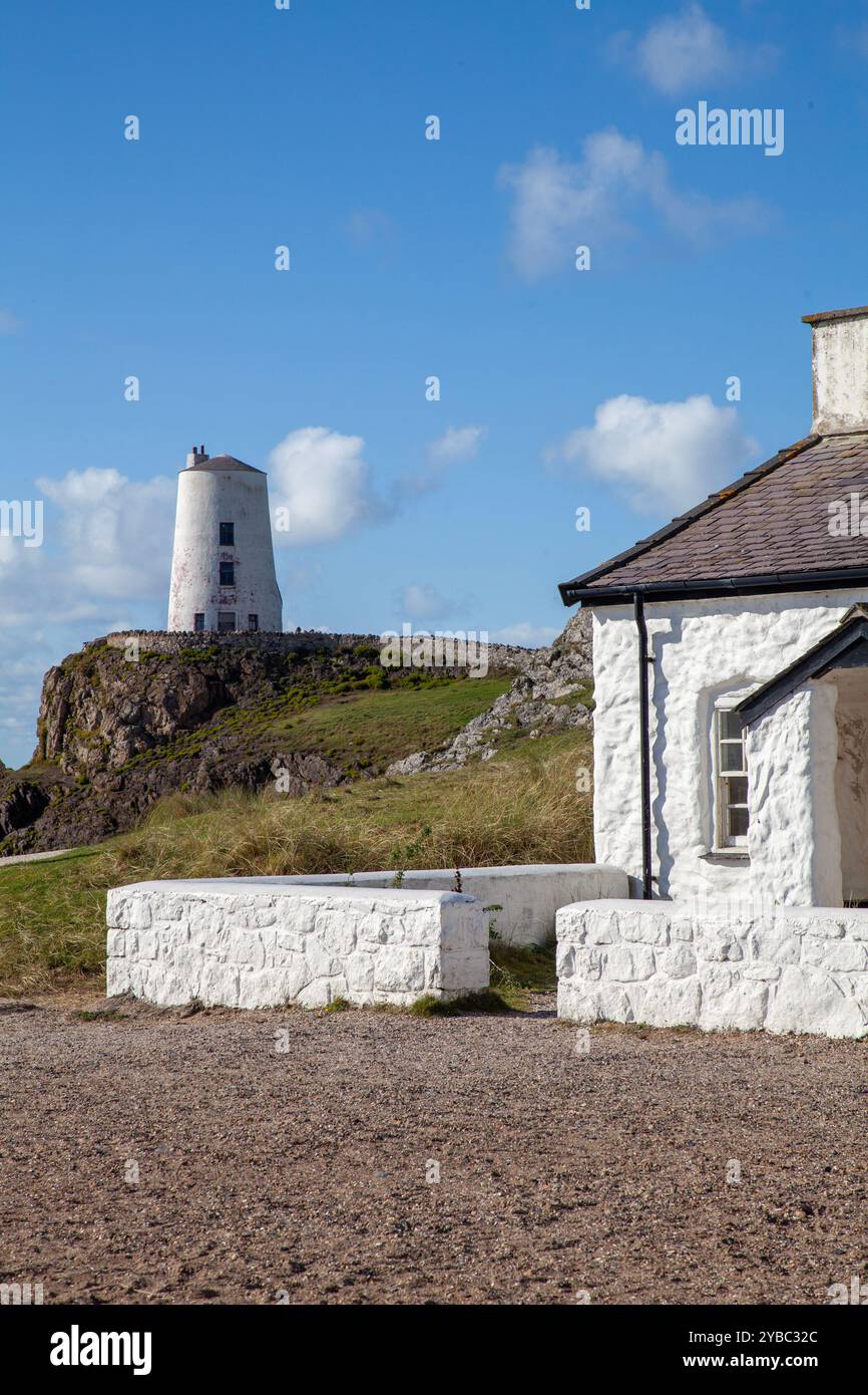 Tŵr Mawr lighthouse (meaning "great tower" in Welsh) and Pilots ...