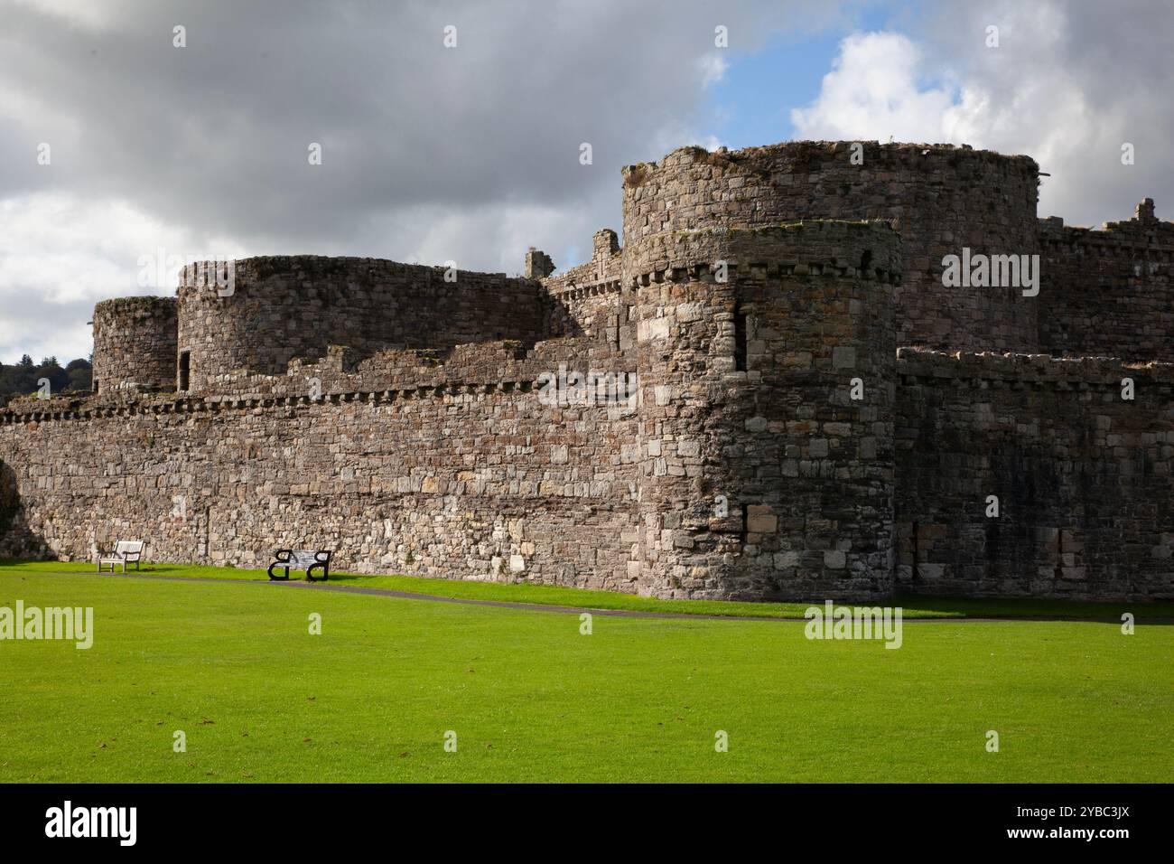Beaumaris Castle (Castell Biwmares Stock Photo - Alamy