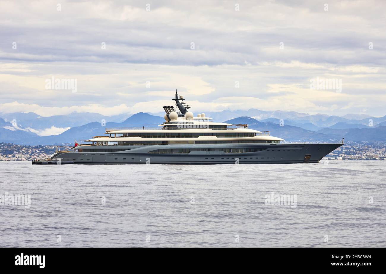 The Russian owned 136m megayacht Flying Fox at anchor Stock Photo - Alamy