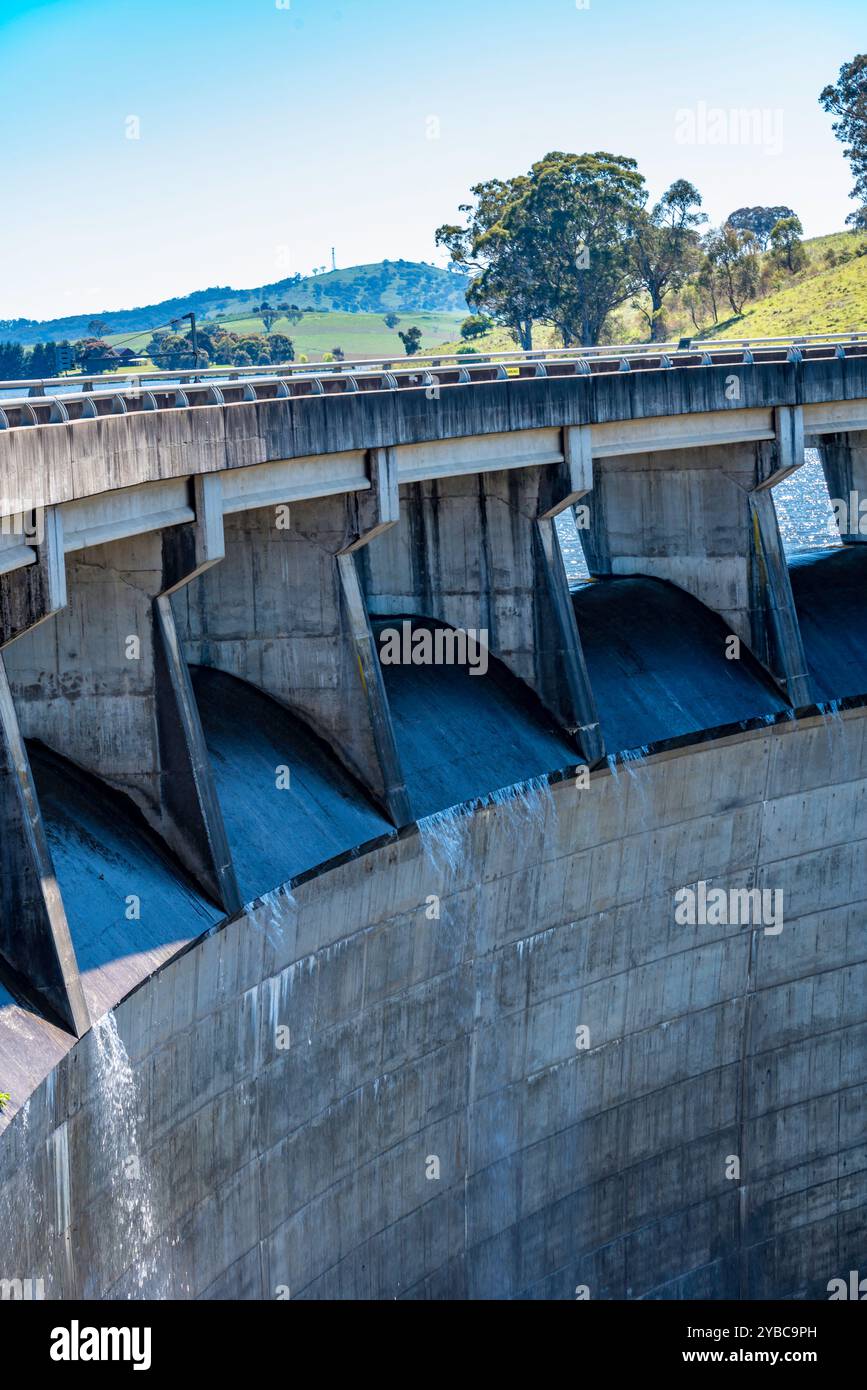 The double parabolic concrete dam wall that retains 36 giga litres of ...