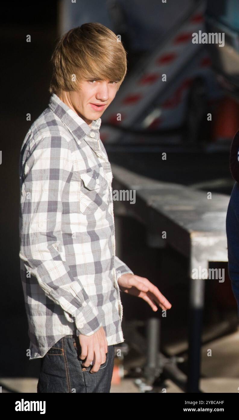 Pic shows: X factor 2010 Young fans with placards as Fledgling One ...