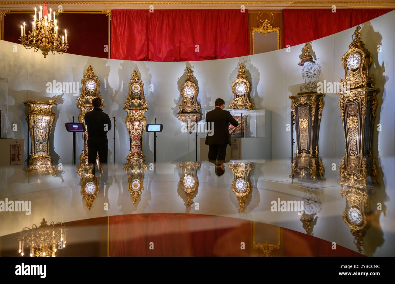 Dresden, Germany. 18th Oct, 2024. Pendulum clocks are on display in the exhibition "Fait à Paris ...