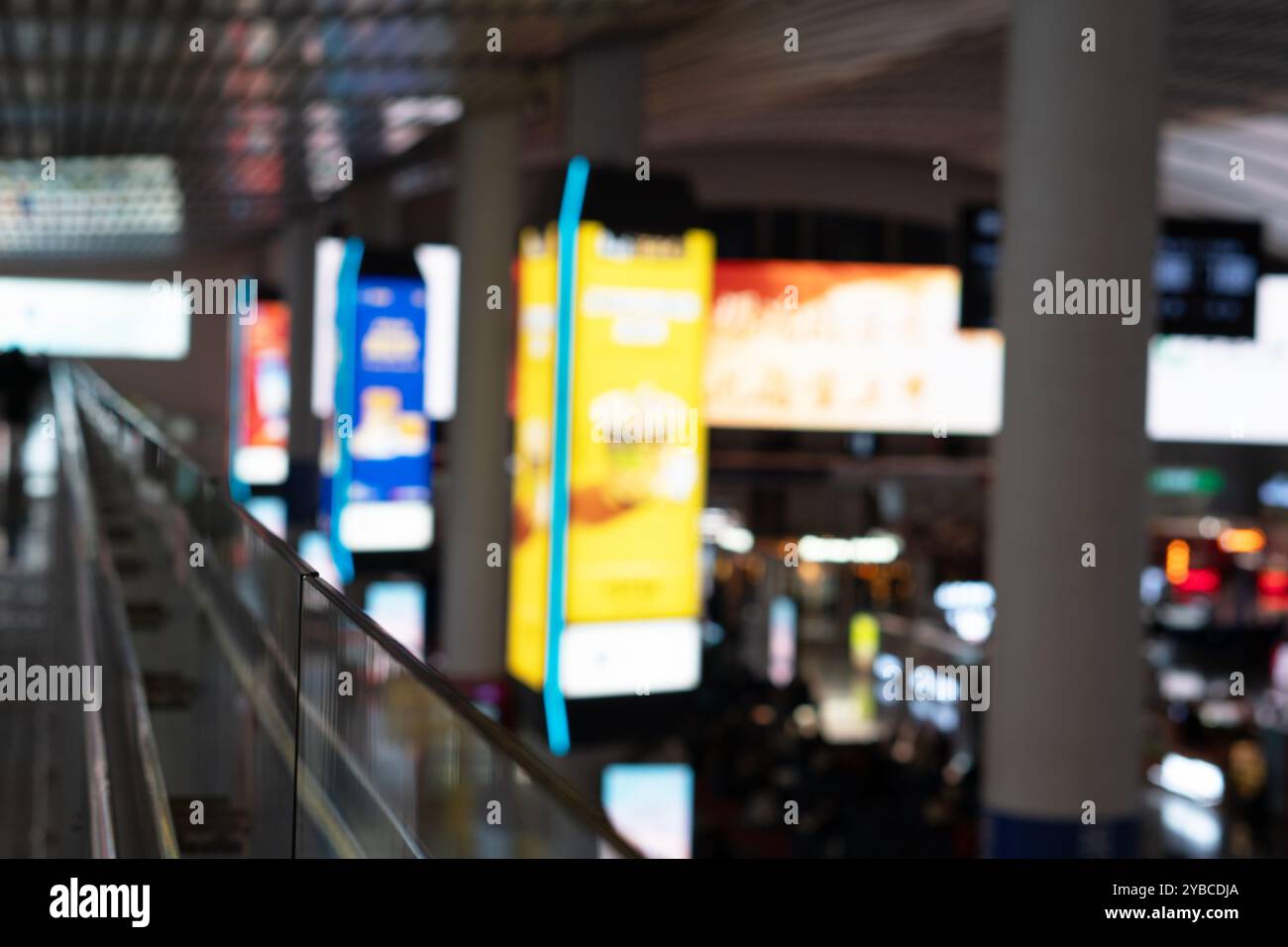 Blur background. Terminal Departure Check-in at airport with bokeh ...