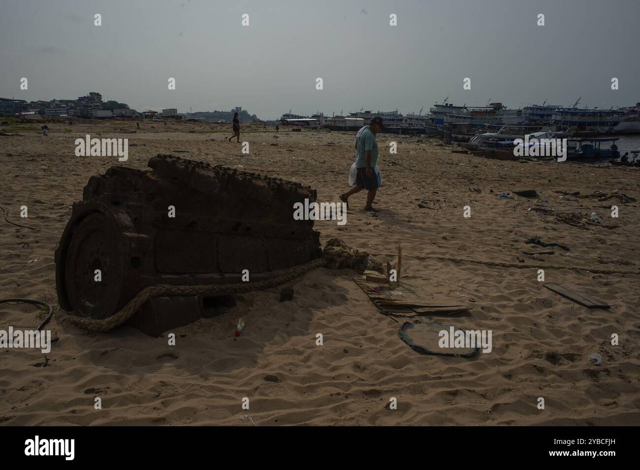AM - MANAUS - 10/18/2024 - MANAUS, AMAZONAS, DROUGHT, PORT OF MODERN ...