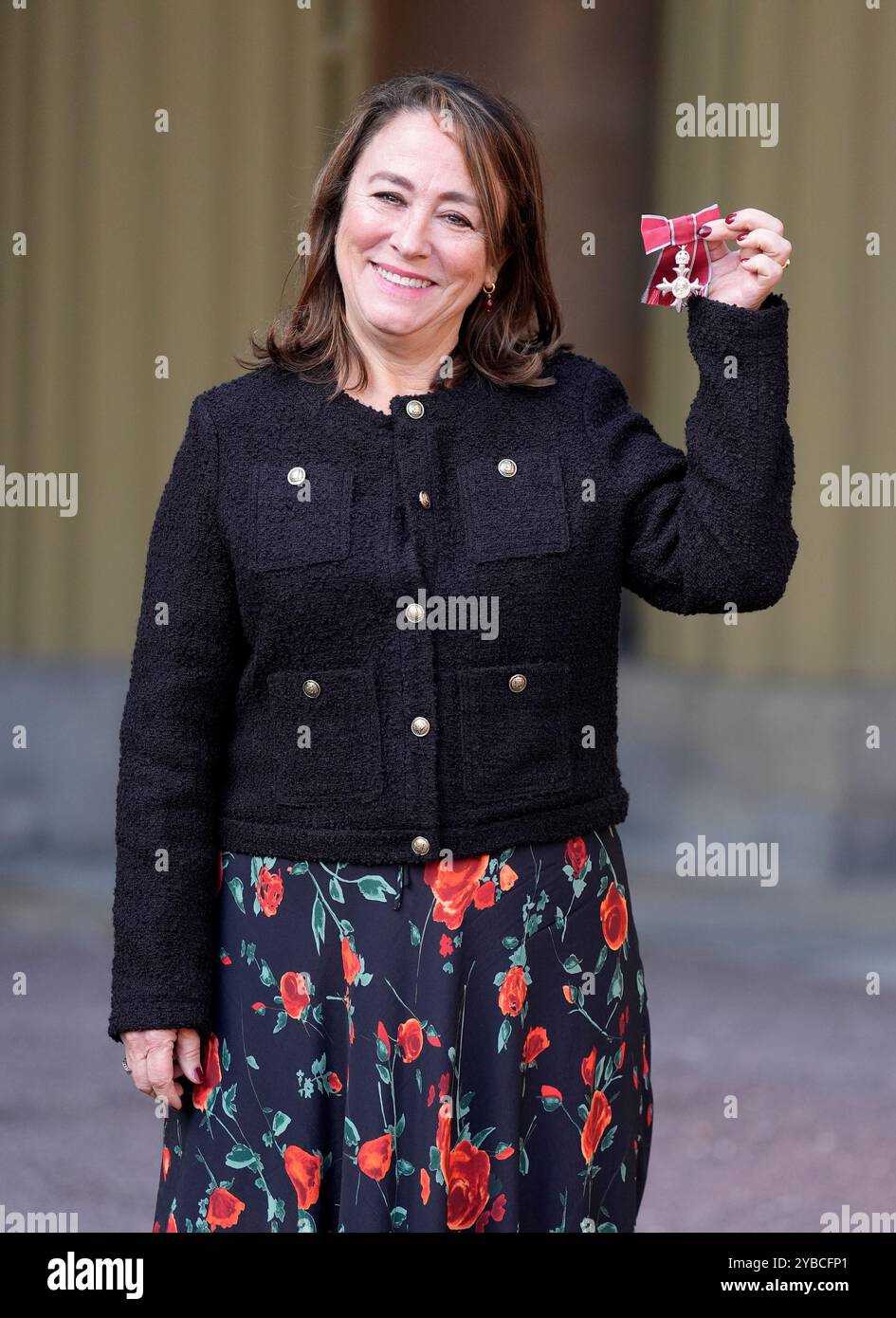 Arabella Weir, the Artistic Director Kirkcaldy Festival of Ideas and ...